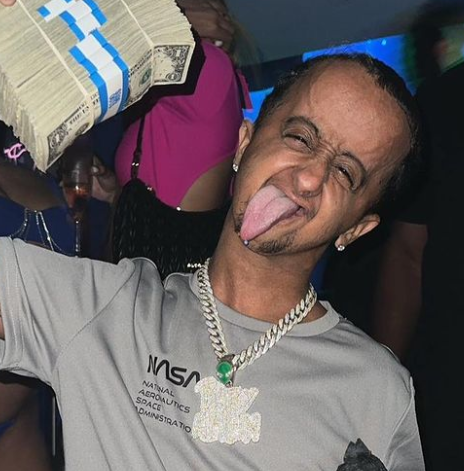 Baby Alien Elf Footage Viral: Christmas Video Scandal On Twitter And ...