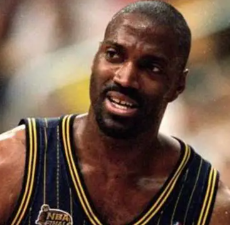 Who Is Former NBA Player Dale Davis Wife? Marital Status & Son ...