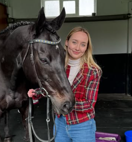 Hettie Jago: Auctioneer, Antique Expert & TV Star