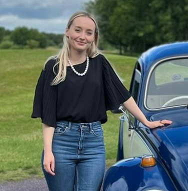 Hettie Jago: Auctioneer, Antique Expert & TV Star