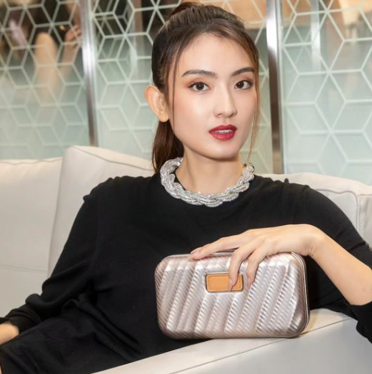 Hong Ling: Parents, Siblings, Family, Wedding, Relationship Timeline ...