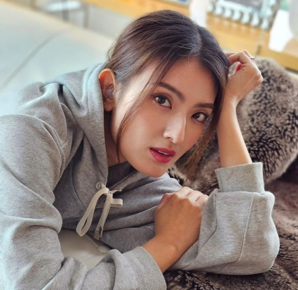 Hong Ling: Parents, Siblings, Family, Wedding, Relationship Timeline ...