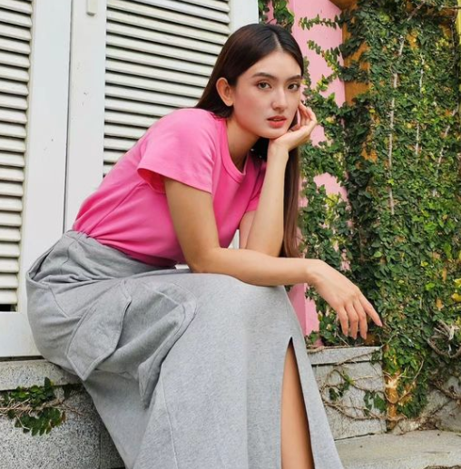 Hong Ling: Parents, Siblings, Family, Wedding, Relationship Timeline ...