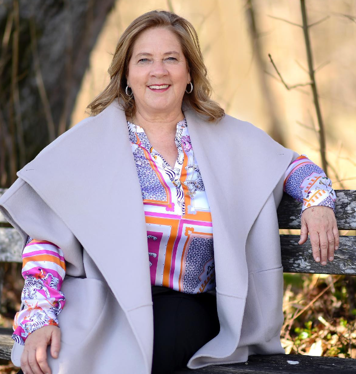 Kathy Kelly: Family And Ethnicity, Parents And Siblings And Her Husband