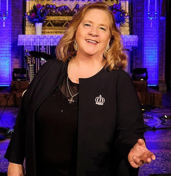 Kathy Kelly: Family And Ethnicity, Parents And Siblings And Her Husband