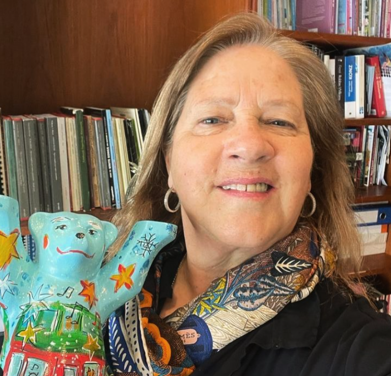 Kathy Kelly: Family And Ethnicity, Parents And Siblings And Her Husband