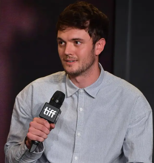 Kerr Logan (Actor) Siblings: Brother Or Sister, Family, Wife, Children ...