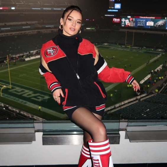 Who Is Kristin Juszczyk? Travis Kelce Jacket Designed by 49ers' Kristin ...