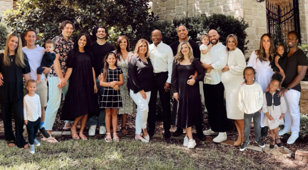 Does Mike Singletary In NFL Have Kids ? Son, Family And Daughters Explored