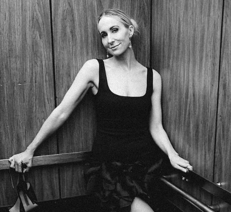 Who Is Nikki Glaser Sister? Lauren Glaser, Brother And Family Ethnicity ...