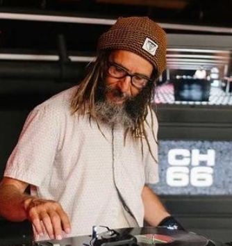 Who Is Kathy Alva? Meet Tony Alva's Sister, Family, Bio, Wife, Surfing ...