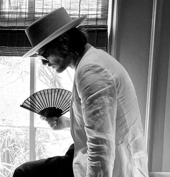 Jamie Campbell Bower: Siblings, Age Gap, Parents, Family, Personal Life ...