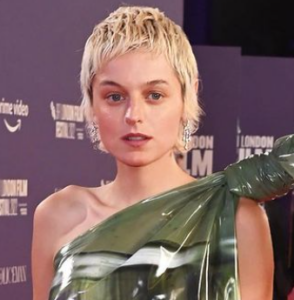 Emma Corrin: Who Is She? Siblings, Bio, Wiki, Age, Career, Net Worth ...