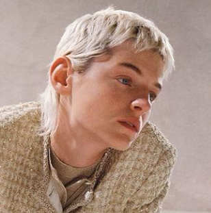 Emma Corrin: Who Is She? Siblings, Bio, Wiki, Age, Career, Net Worth ...