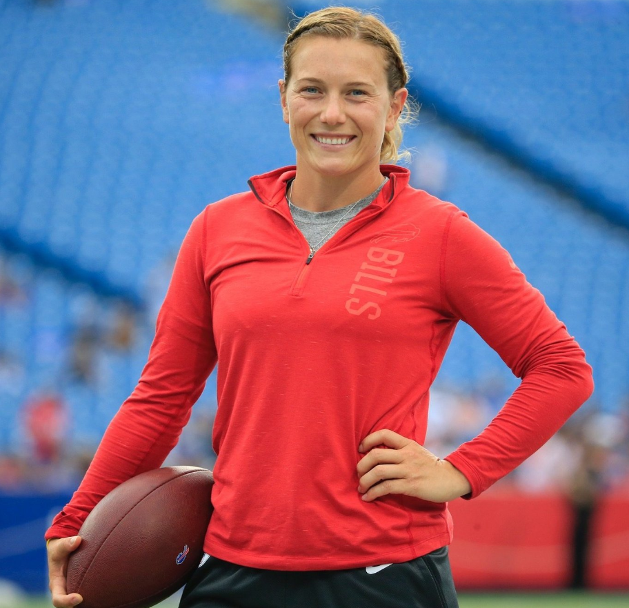 Who Is Phoebe Schecter's Partner: Is She Married? Wiki, Age, Family ...