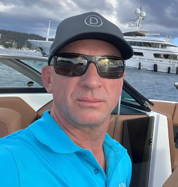 Captain Kerry Gender Explored: Is He Gay? Girlfriend, Children, Career ...