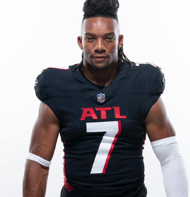 Bijan Robinson: Nationality, Age, Career, Net Worth, Family Details And ...