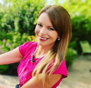 Who is Elizabeth Rizzini? Broadcaster Disability Rumors, Health Status ...