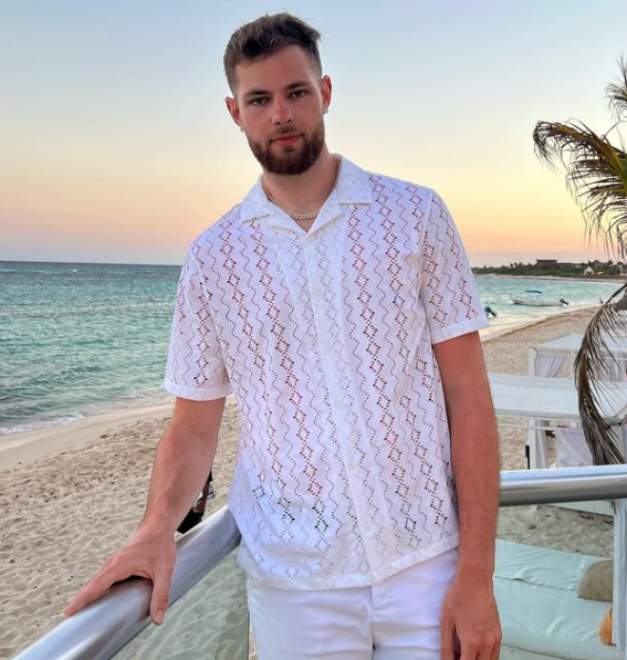 Hunter Dickinson's Shoe Size Transition: Bio, Career, Salary, Net Worth ...