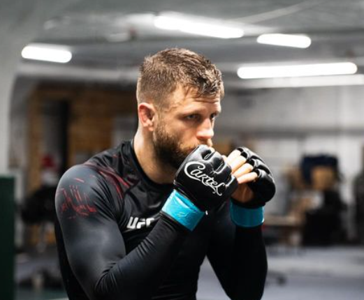 Unveiling the Fighting Style of Calvin Kattar: A Master of Striking