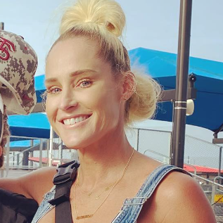 Surprise Appearance of Michelle McCool and WWE Hall of Famer on ...