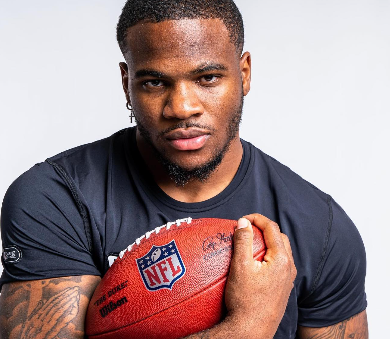 Micah Parsons Criticizes Jalen Hurts and Eagles' Tush Push: 'Nobody ...