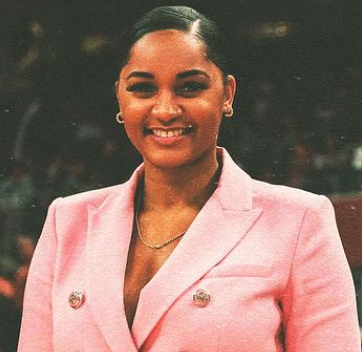 Sydney Carter (Texas Coach): Showcases Stunning Red Dress in her ...