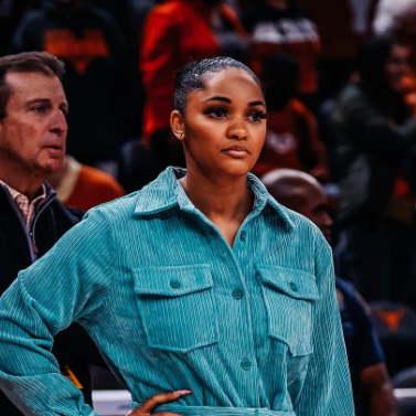 Sydney Carter (Texas Coach): Showcases Stunning Red Dress in her ...