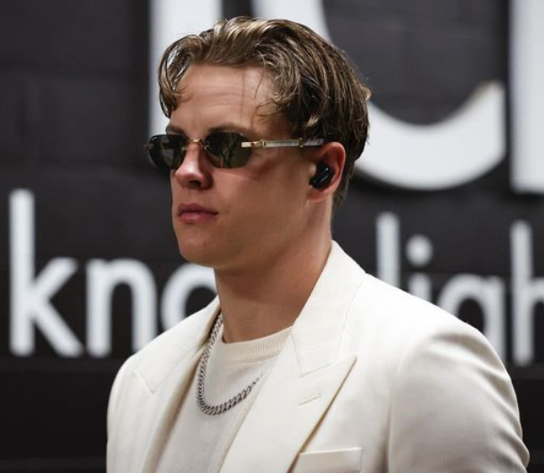 Jay Pharoah Takes Aim at Joe Burrow's Backless Suit: 'Is There a Moth ...