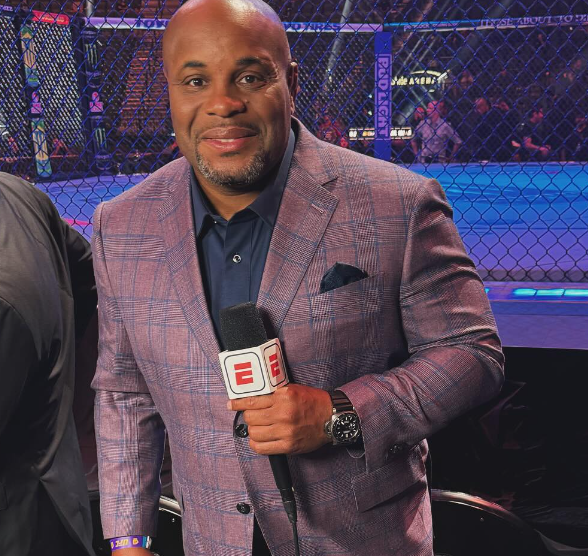 Daniel Cormier Envisions Jon Jones vs. Tom Aspinall as a Light ...