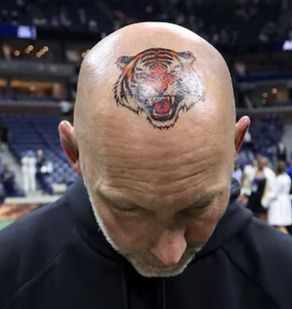 Jason Stacy (Fitness Coach): Aryna Sabalenka High-Fiving and Giving his ...