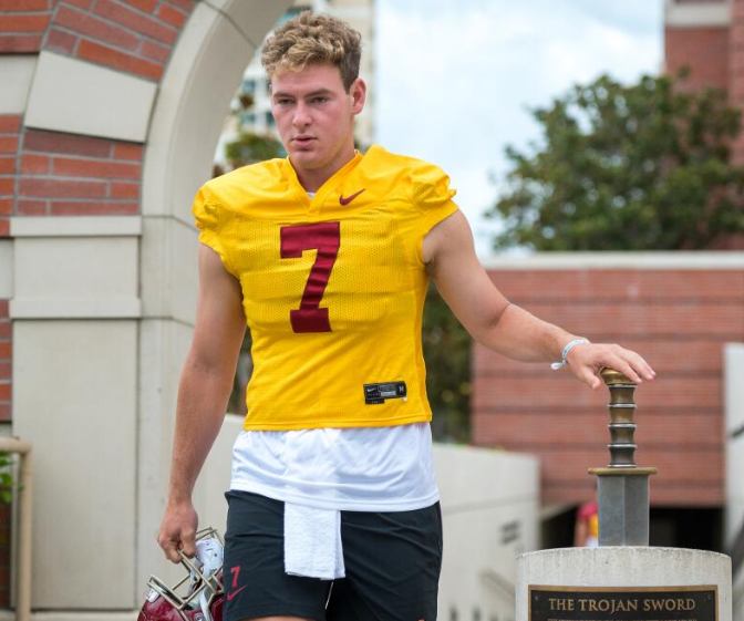 USC QB Miller Moss’ Girlfriend Sia Hildebrand Reacts to His Hollister ...
