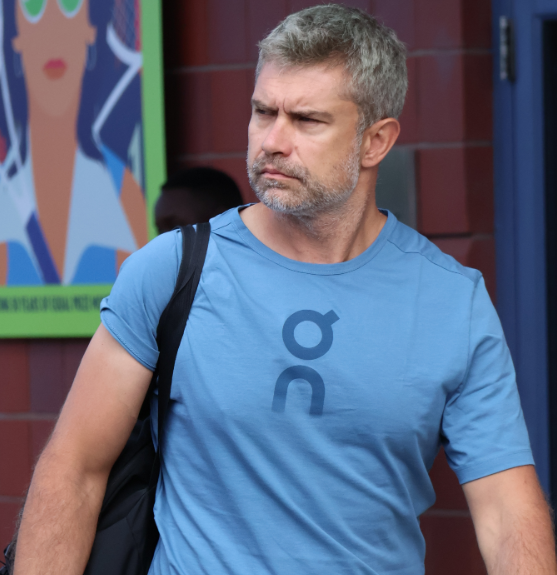 Tomasz Wiktorowski Clears Rumors About Iga Swiatek's Psychologist After ...