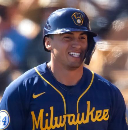 Tyrone Taylor’s Epic Sliding Catch Goes Viral, Leaving MLB Fans Speechless