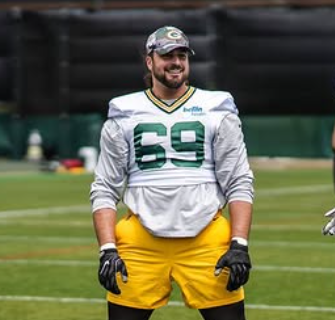 David Bakhtiari’s Witty Dig at Aaron Rodgers as He Shatters NFL Records and Advertisement