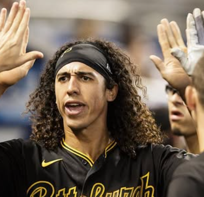 Cole Tucker's Epic Reply on Vanessa Hudgens' Dazzling New Year Photos ...