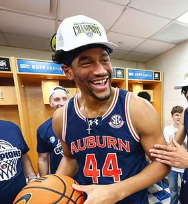 Auburn’s Dylan Cardwell Reacts to Johni Broome’s Tough Comeback