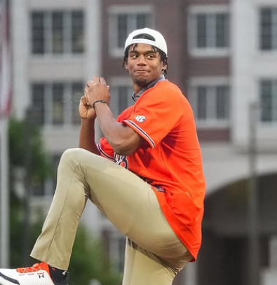 Auburn’s Dylan Cardwell Reacts to Johni Broome’s Tough Comeback