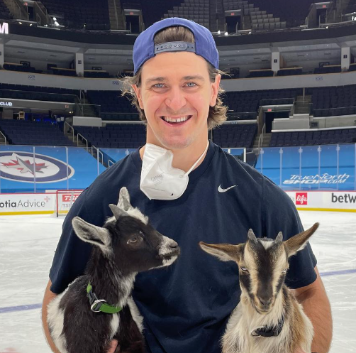 Jamie Benn Drops Mark Scheifele with Brutal Left Hook in Wild Scrum