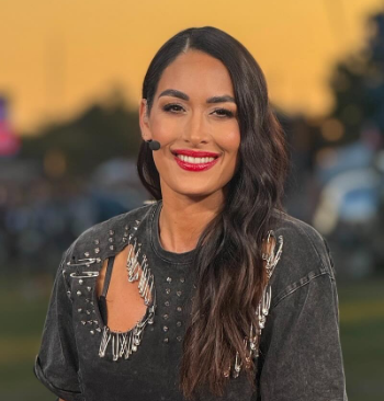 Brie Bella Sends Bold Message After Stepping Outside WWE
