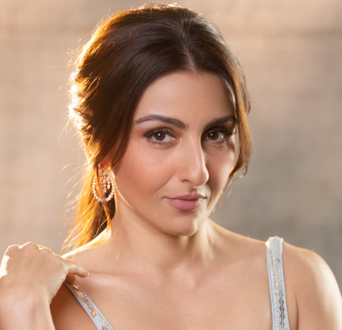 Soha Ali Khan's Bio, Age, Family, Movies, Husband, Career & More