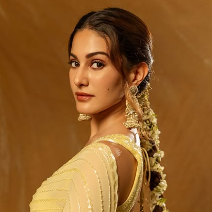 Amyra Dastur Bio, Career, Movies, Family, Personal Life and More