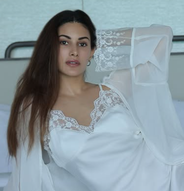 Amyra Dastur Bio, Career, Movies, Family, Personal Life and More