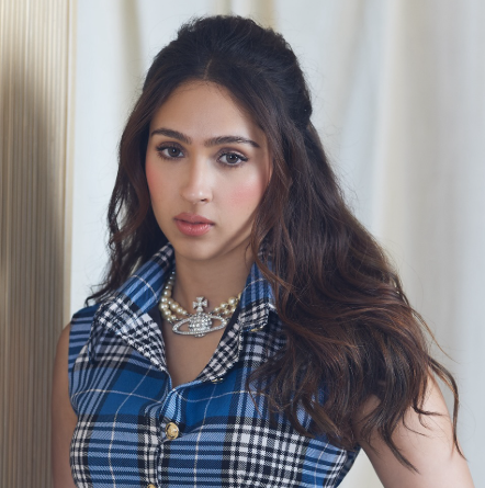 Pashmina Roshan Bio, Age, Family, Career, Movies and More